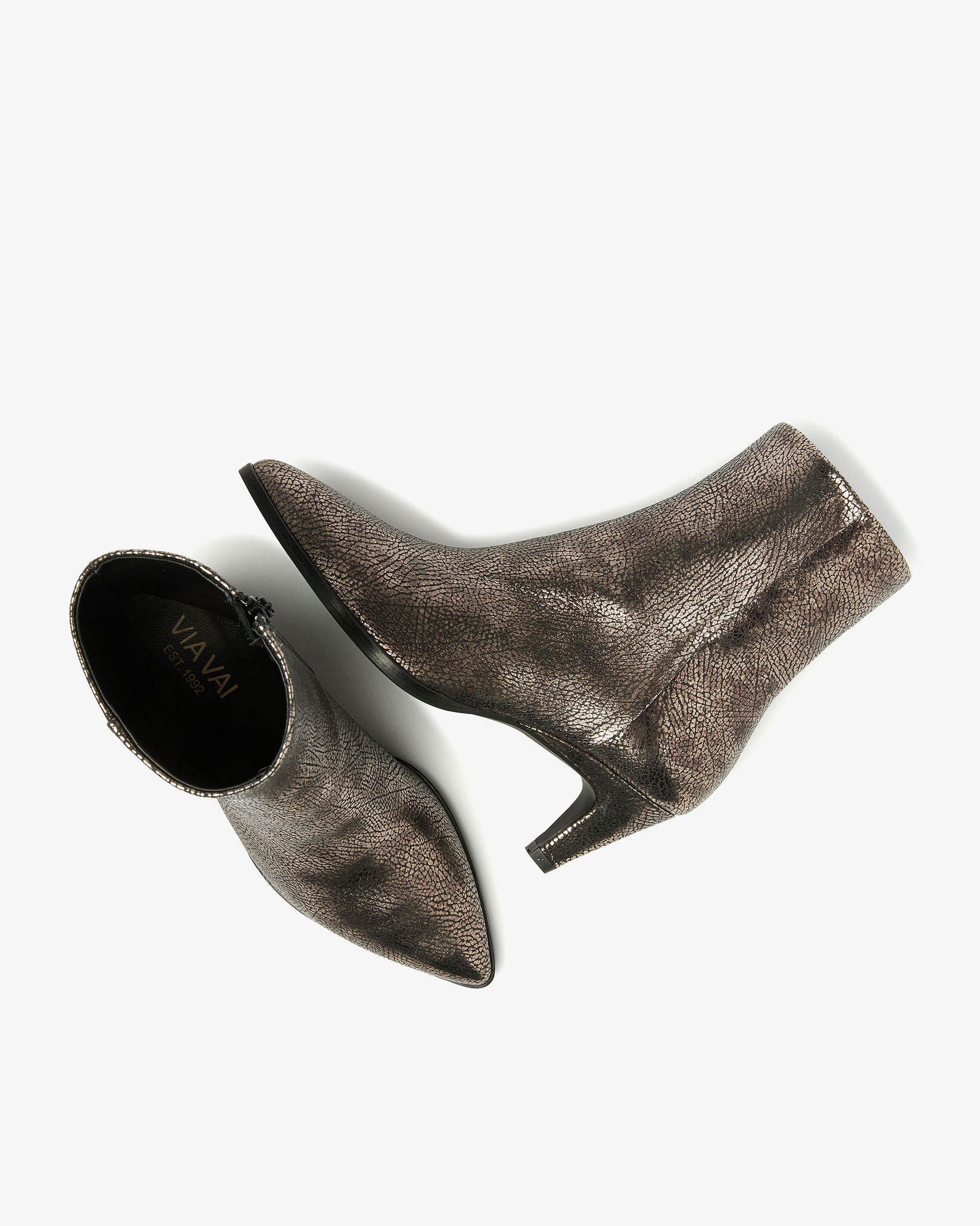 Lina Jackson | metallic enkellaarsjes | VIA VAI® – VIA VAI